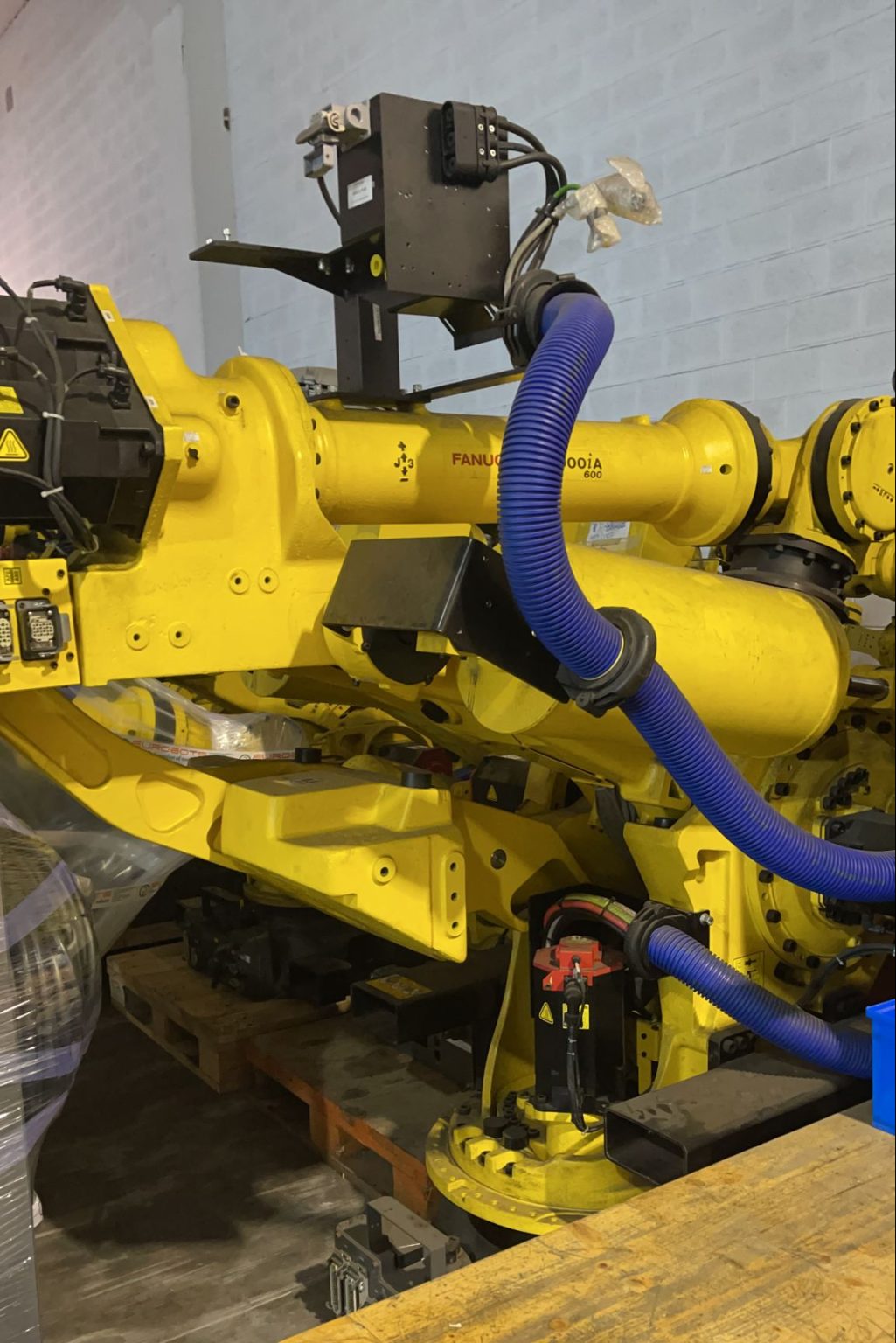 FANUC M-900iA 600 R-30iA - Used Robots Ai